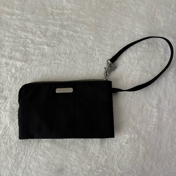 Baggallini | Bags | Baggallini Wallet Wristlet Black Nylon Rfid ...